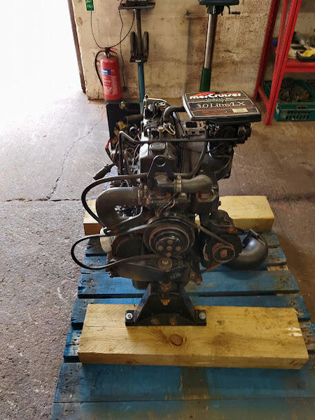 Mercruiser - Mercruiser 3.0 LX 135hp Petrol Sterndrive Engine (Pair ...
